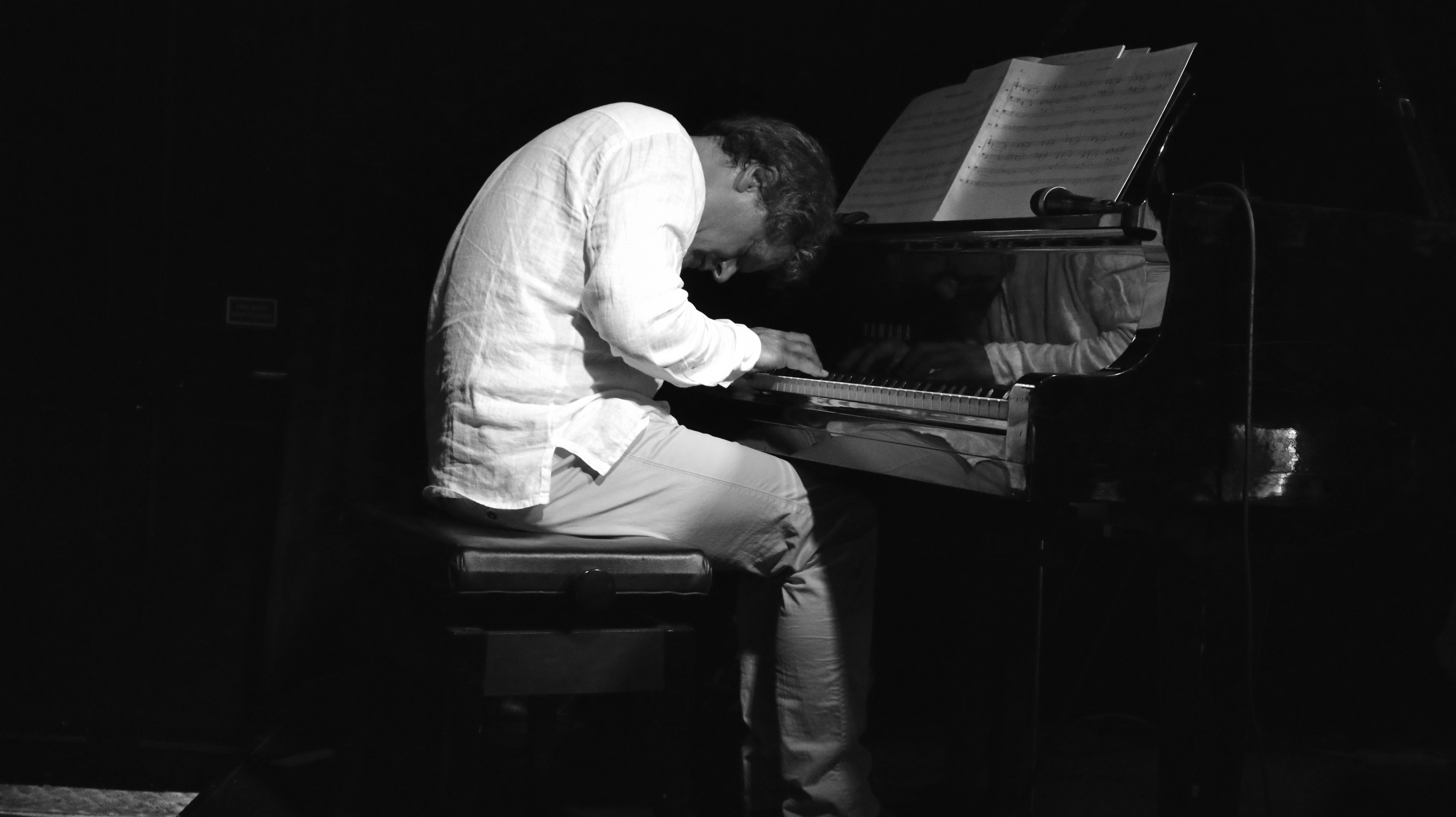 Jonathan Crayford Trio Christmas 2021 | JazzLocal32.com